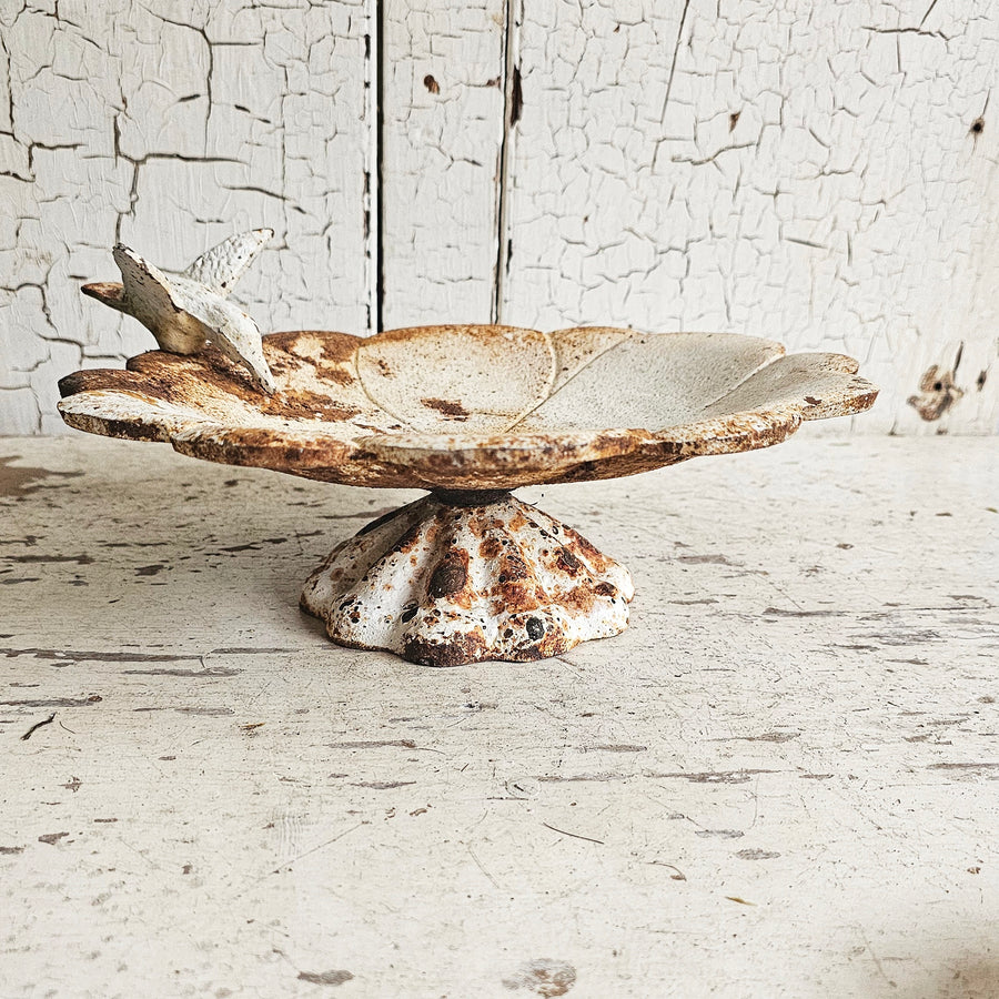 Chippy Rusty Iron Pedestal with Bird – Olde Tyme Marketplace